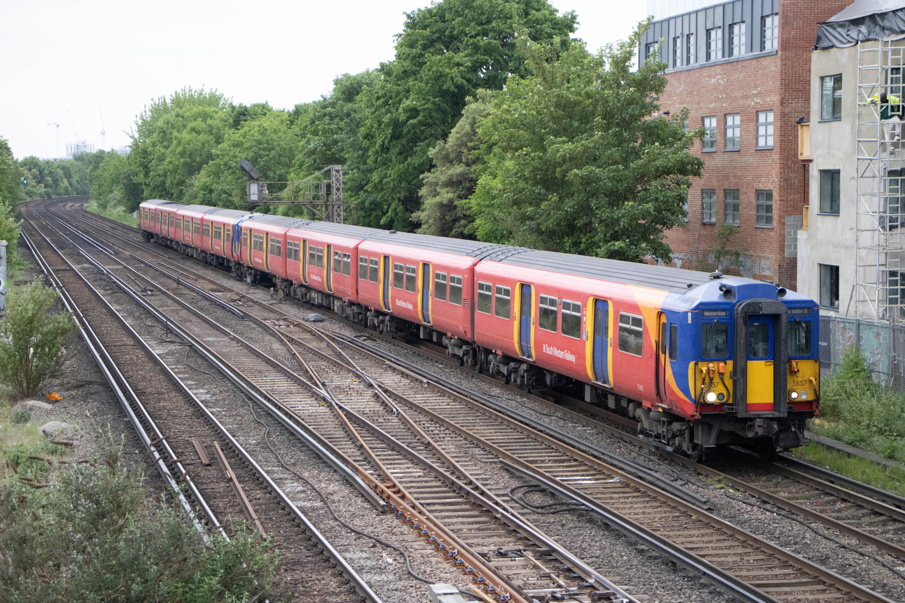 Photo of 5857 at Wimbledon West Junction — trainlogger