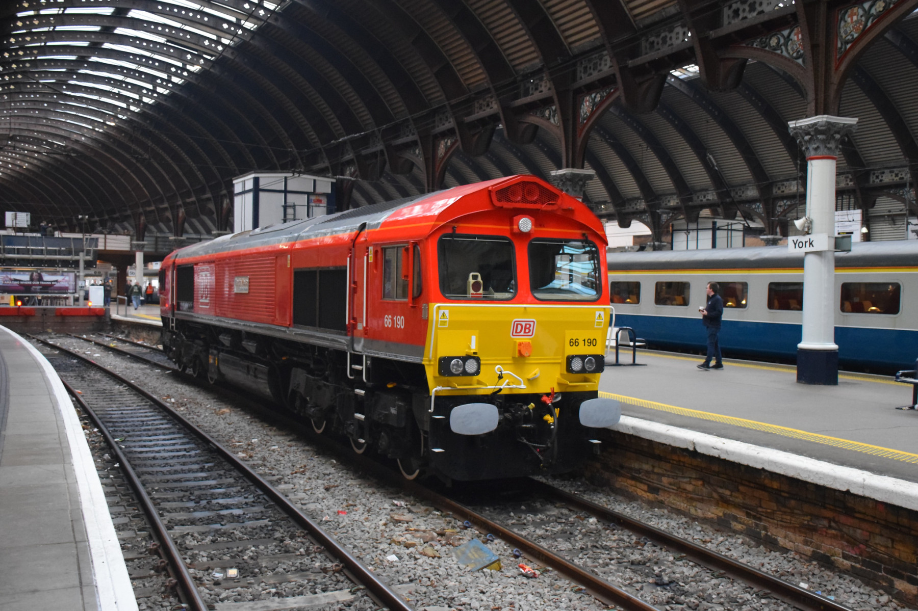 Photo of 66190 at York — trainlogger