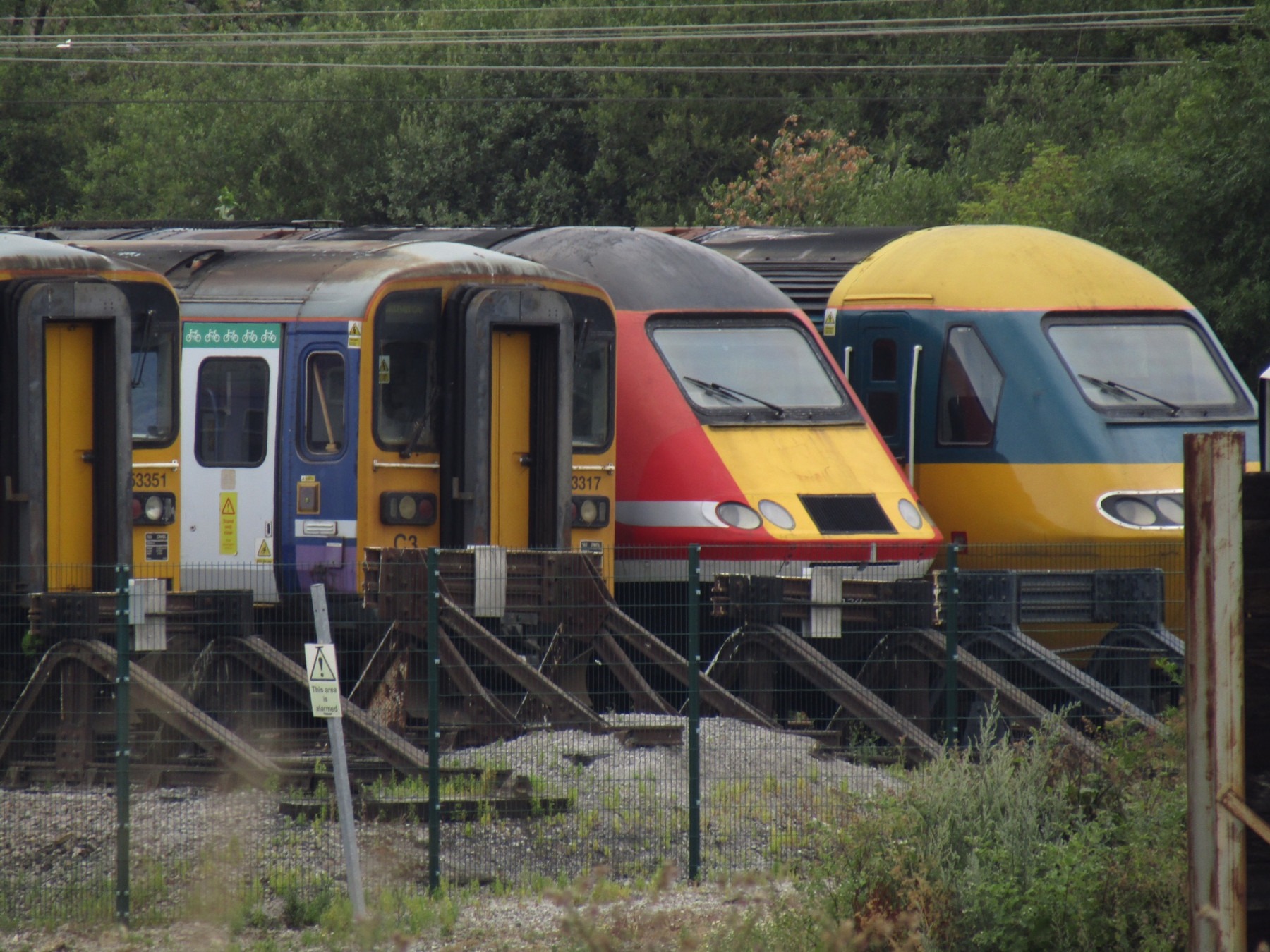Photo of 153317 and 43320 at Ely - Potter/Papworth terminal — trainlogger