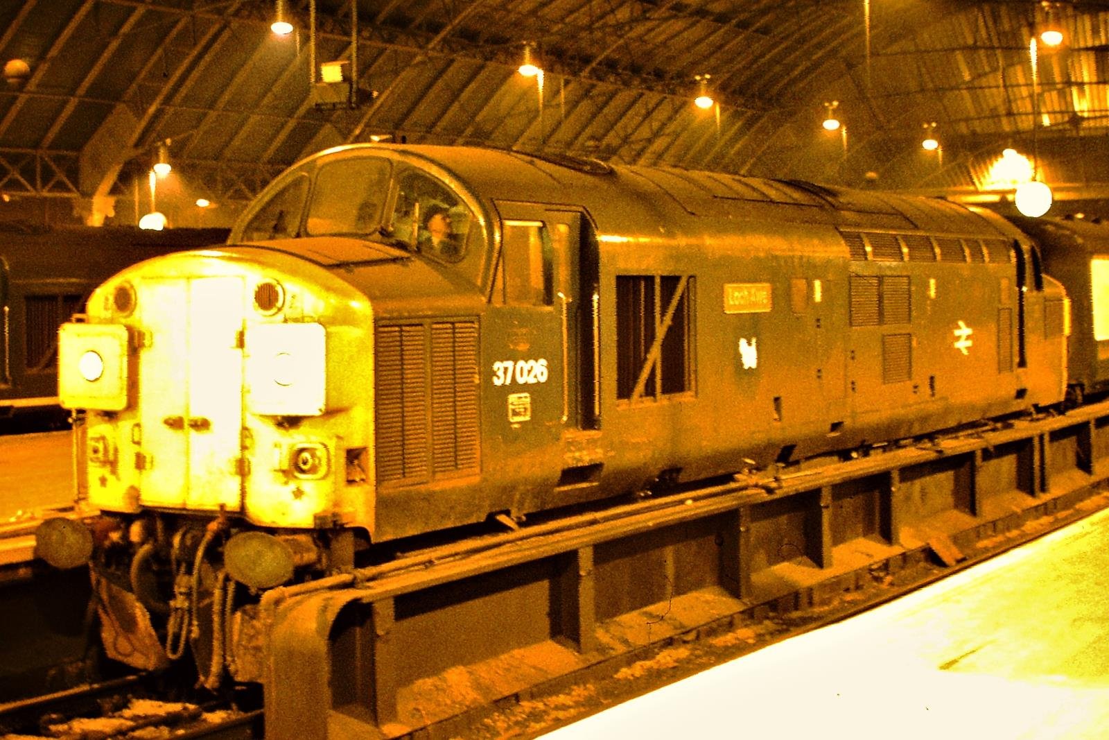 Photo of 37026 at Glasgow Queen Street — trainlogger
