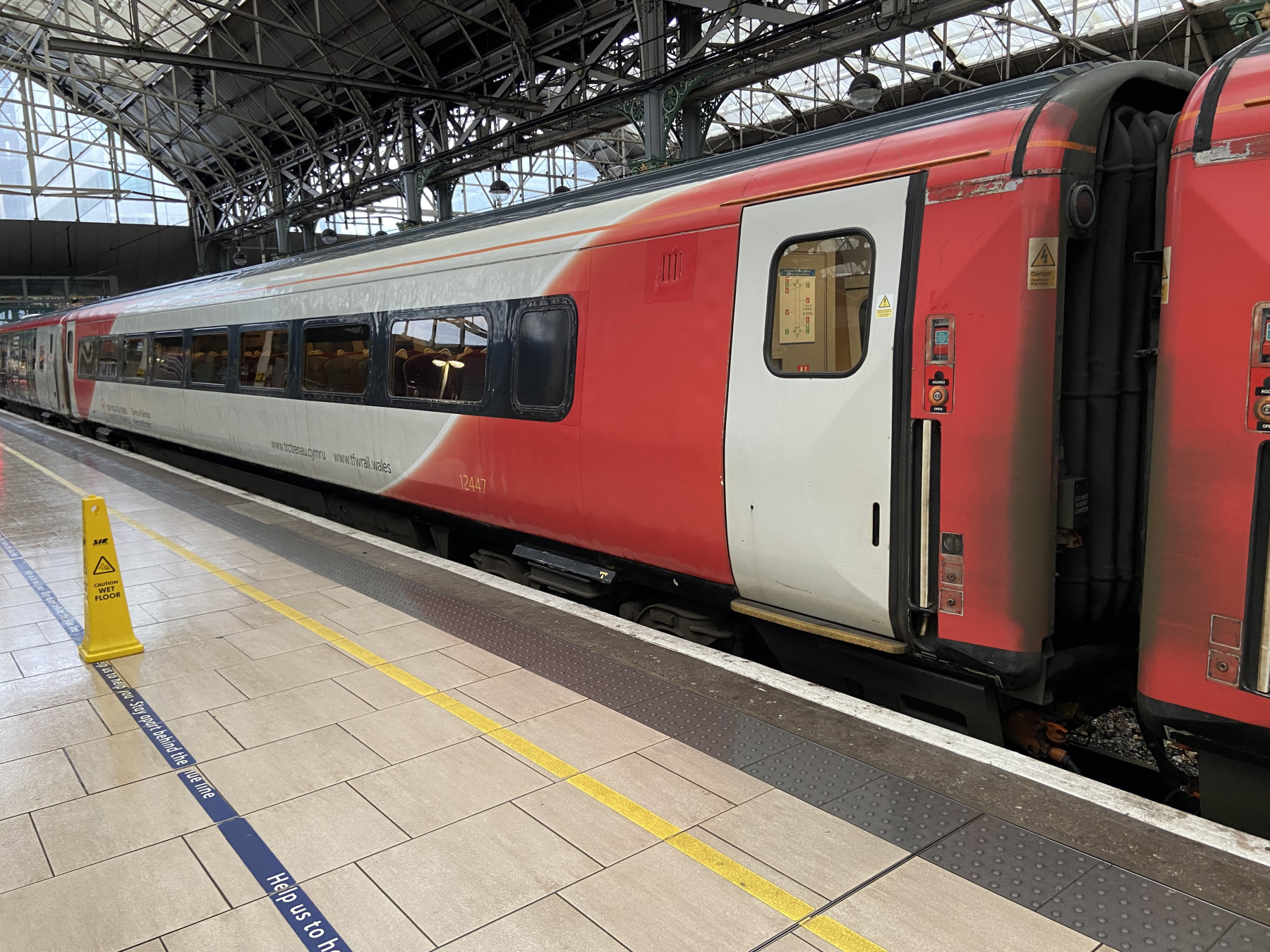 Photo of 12447 at Manchester Piccadilly — trainlogger