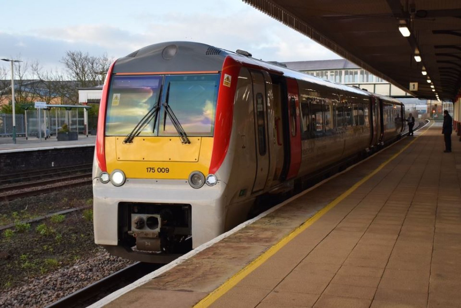 Photo of 175009 at Rhyl — trainlogger