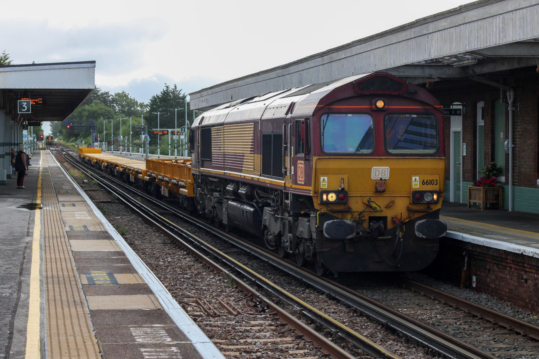 Photo of 66103 at Barnham — trainlogger