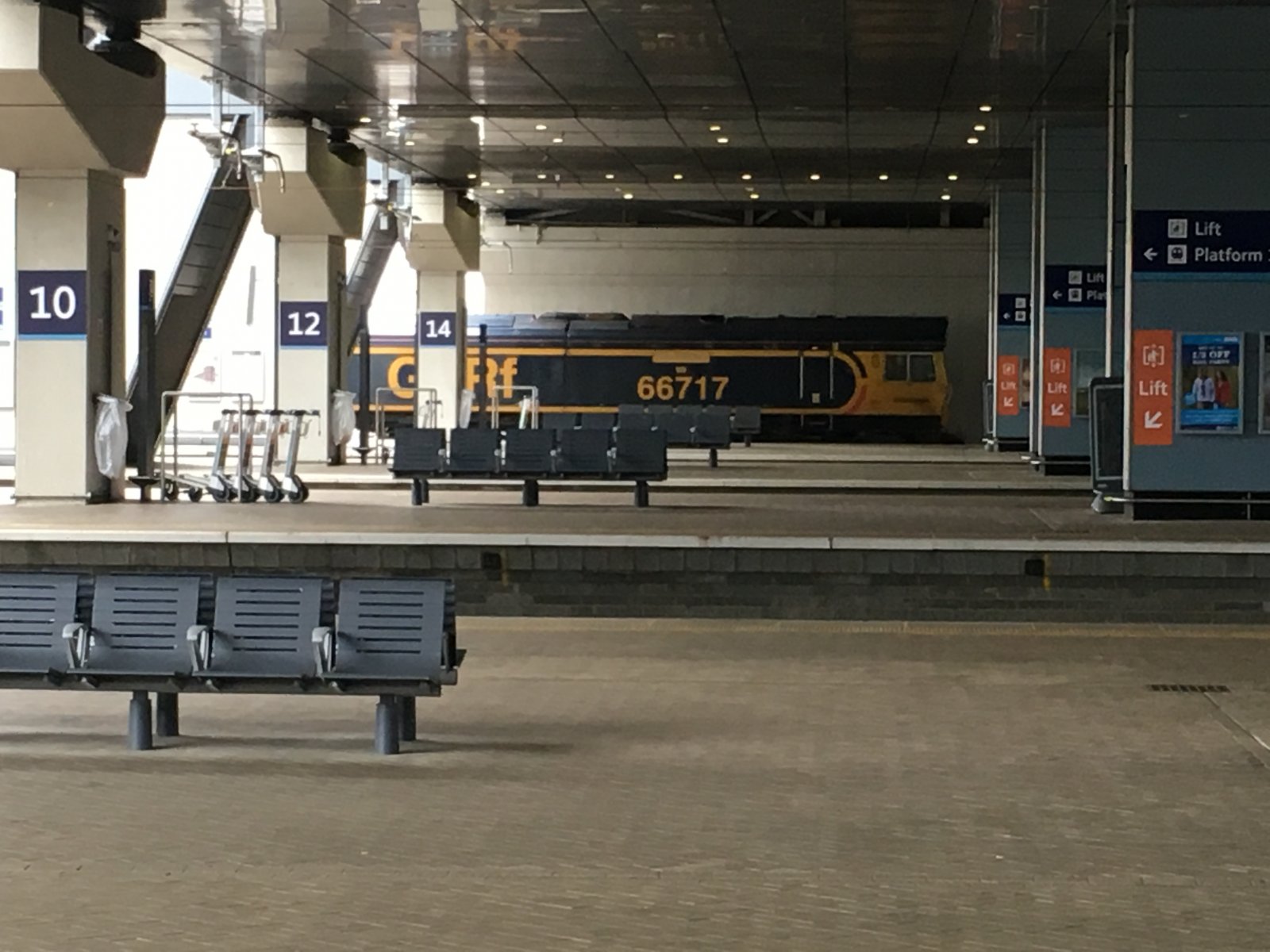 Photo of 66717 at Reading — trainlogger