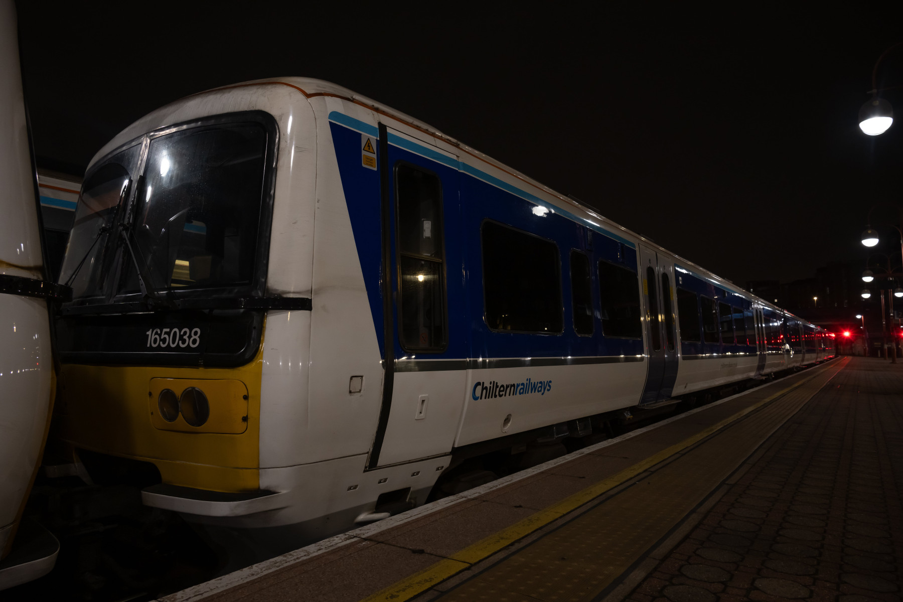 Photo of 165038 at London Marylebone — trainlogger