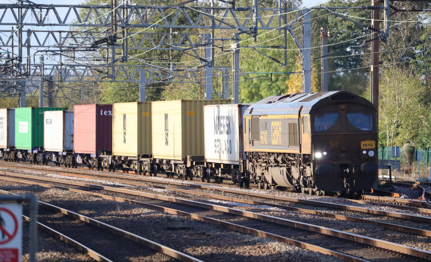 Photo of 66742 at Rugeley Trent Valley — trainlogger
