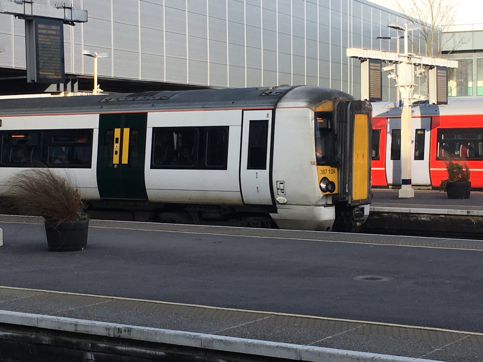 Photo of 387124 at Gatwick Airport — trainlogger