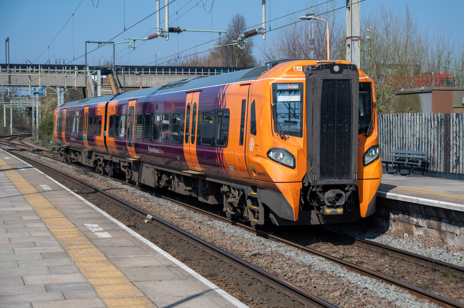 Photo of 196002 at Bescot Stadium — trainlogger