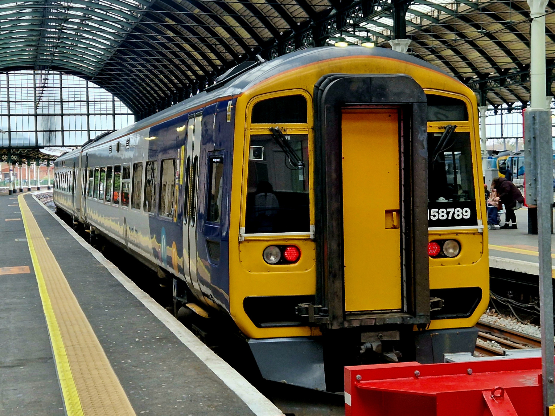 Photo of 158789 at Hull — trainlogger