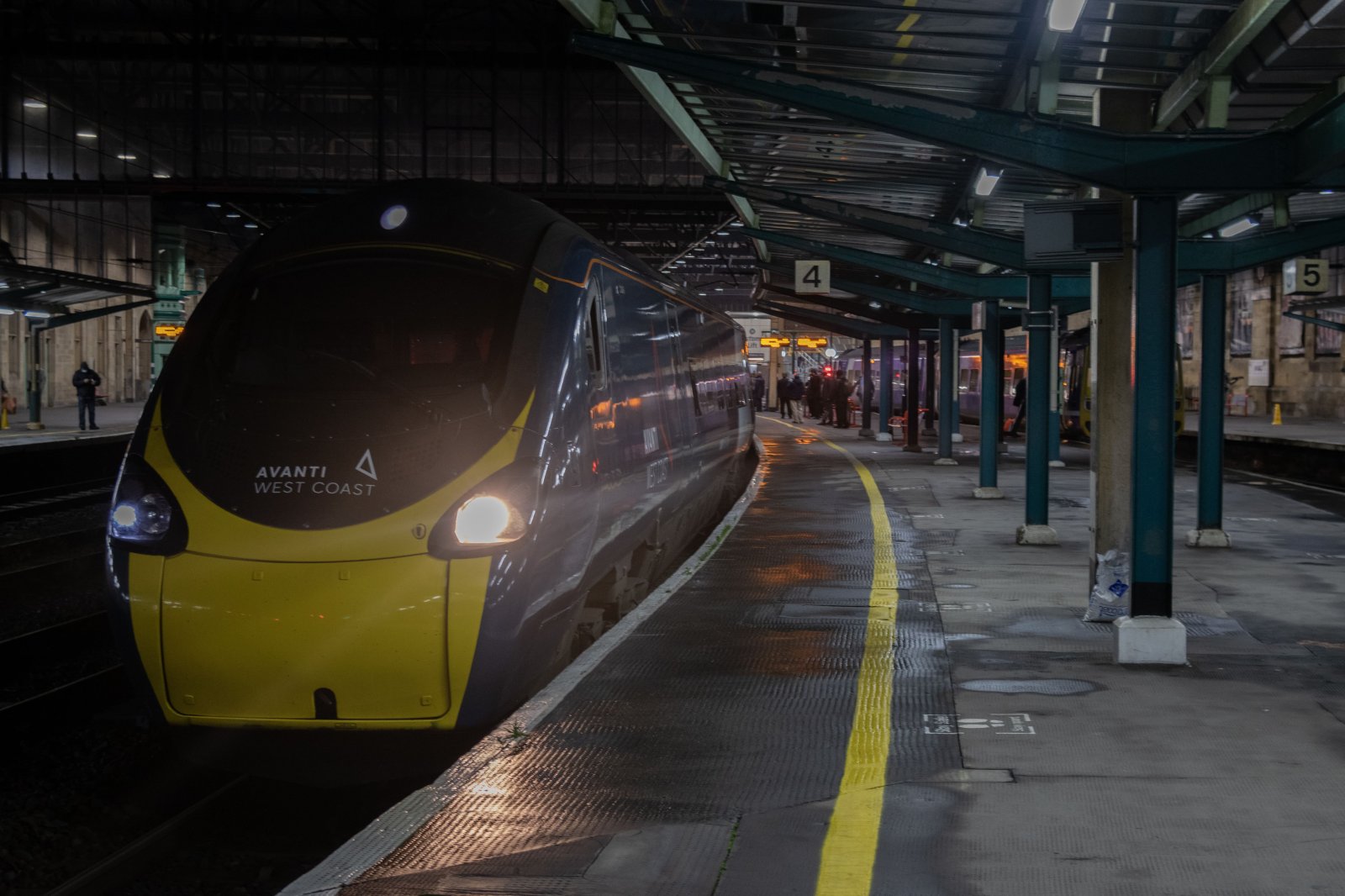 Photo of 390006 at Carlisle — trainlogger
