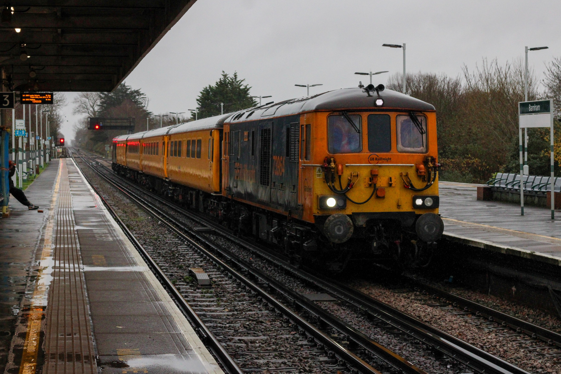 Photo of 73964 at Barnham — trainlogger