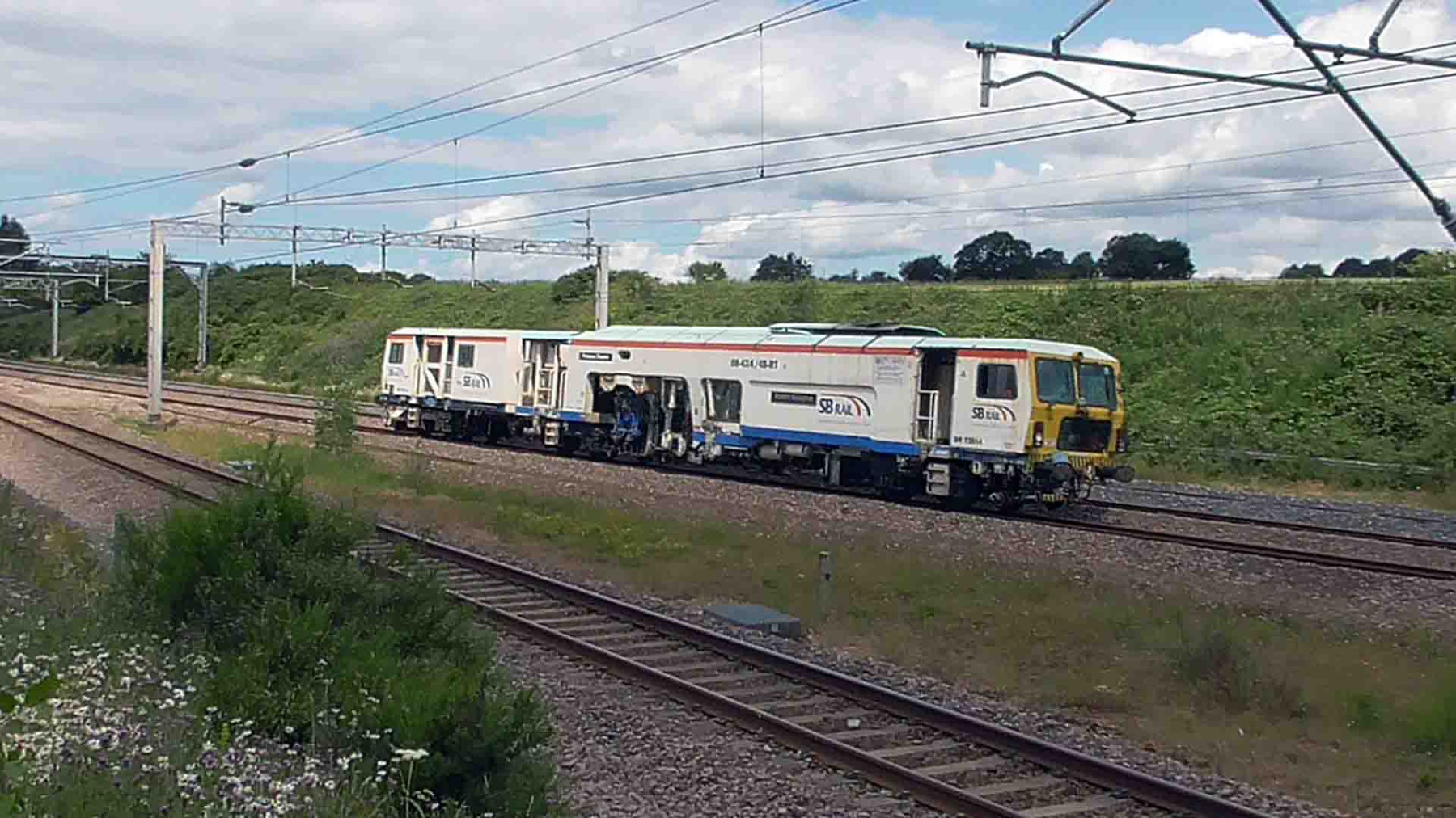 Photo of DR73914 at Heamies Farm — trainlogger