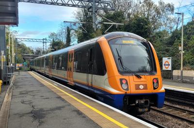 Everyone's Photographs of 710262 — trainlogger