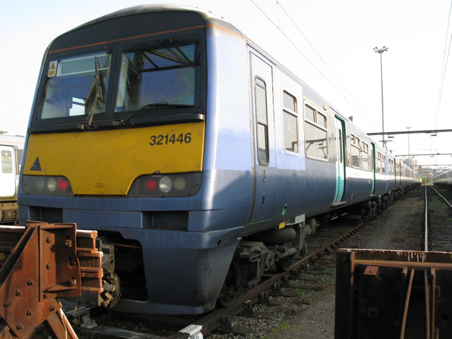 Photo of 321446 at Southend Central — trainlogger