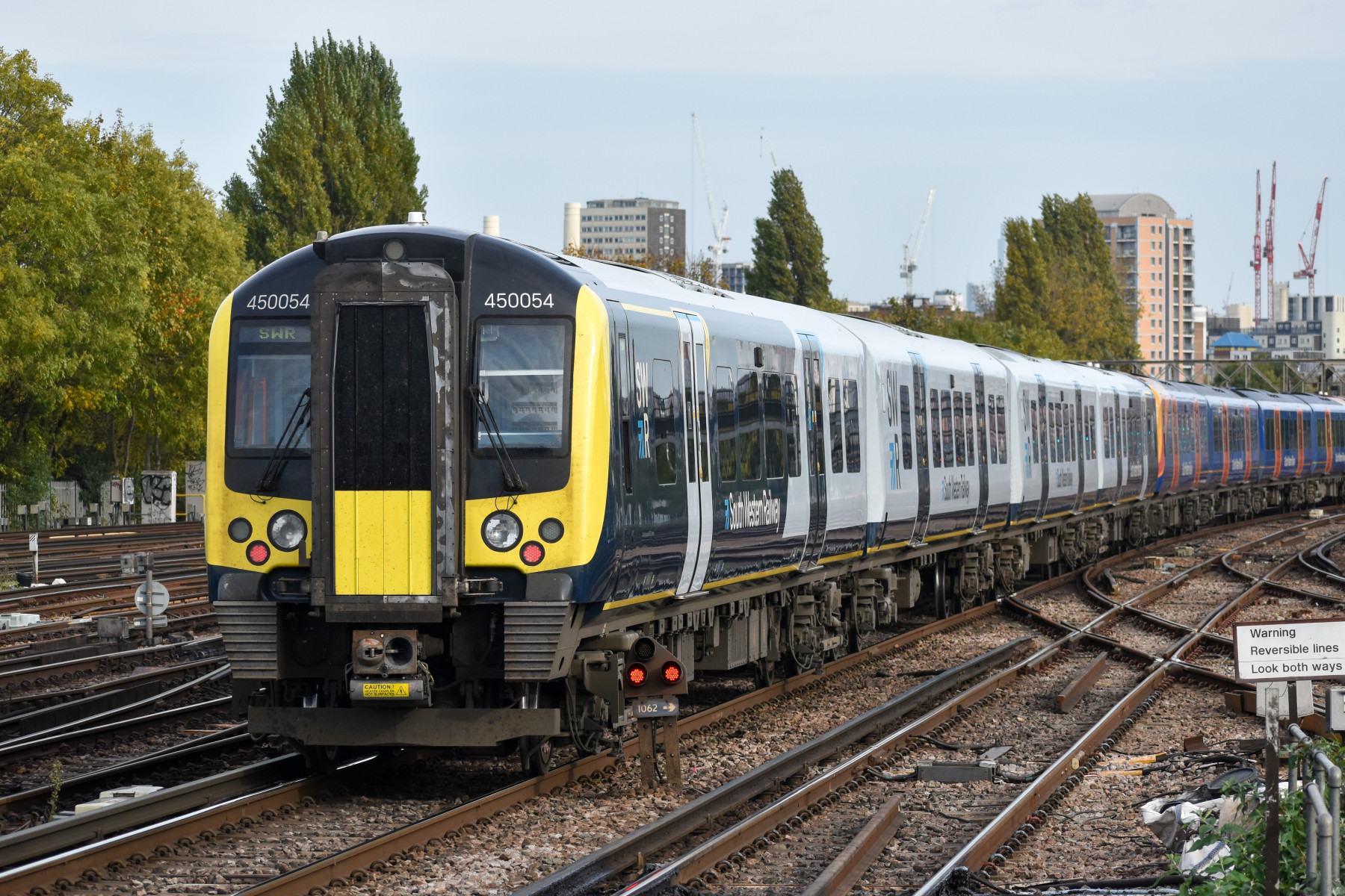 Photo of 450054 at Clapham Junction — trainlogger