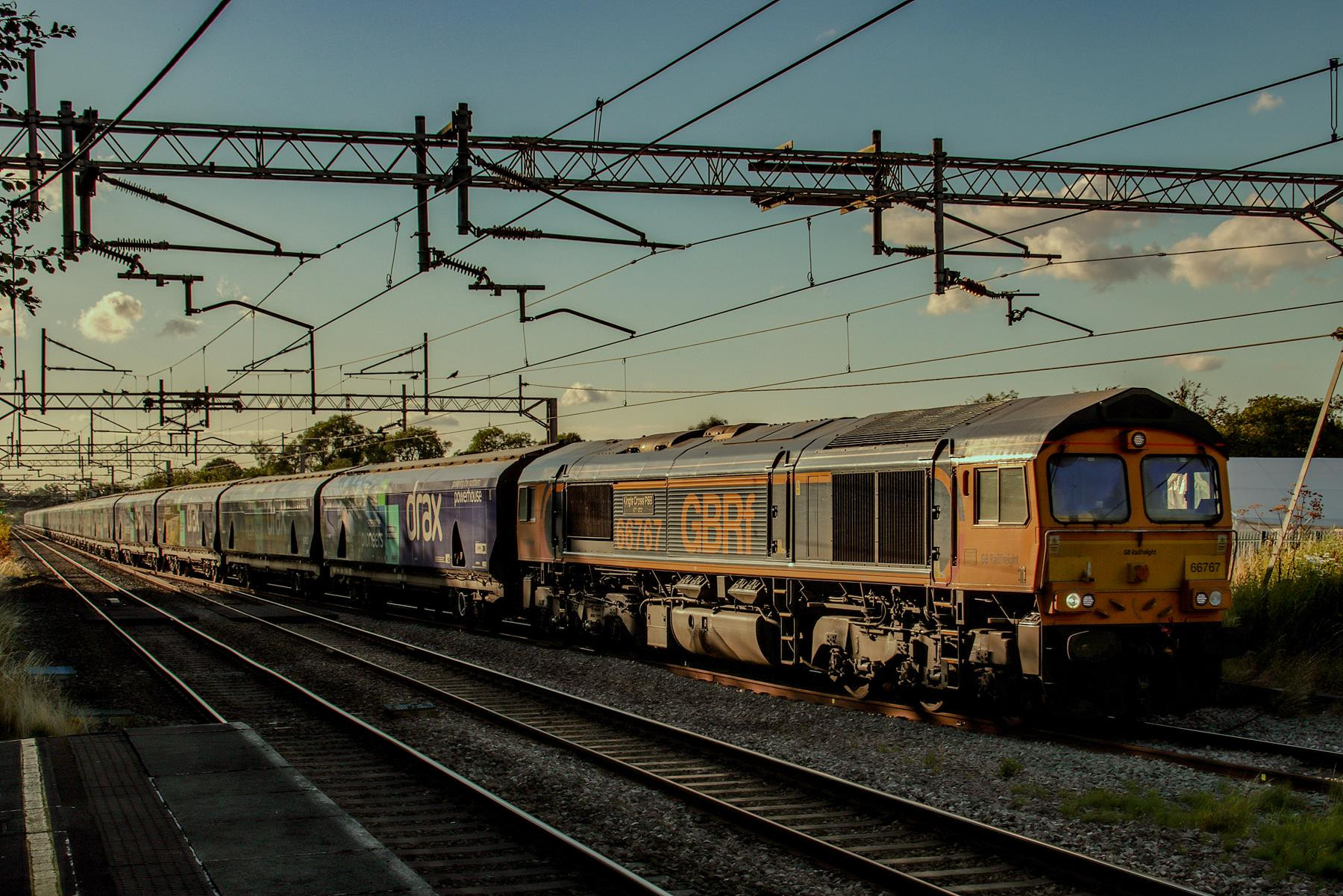 Photo of 66767 at Acton Bridge — trainlogger