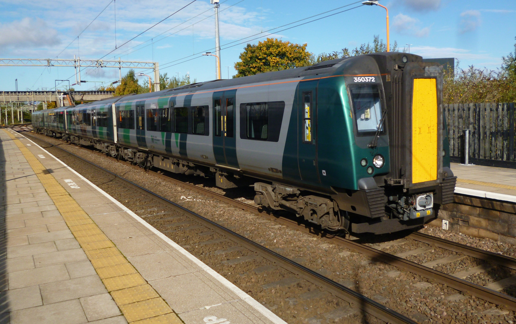 Photo of 350372 at Bescot Stadium — trainlogger