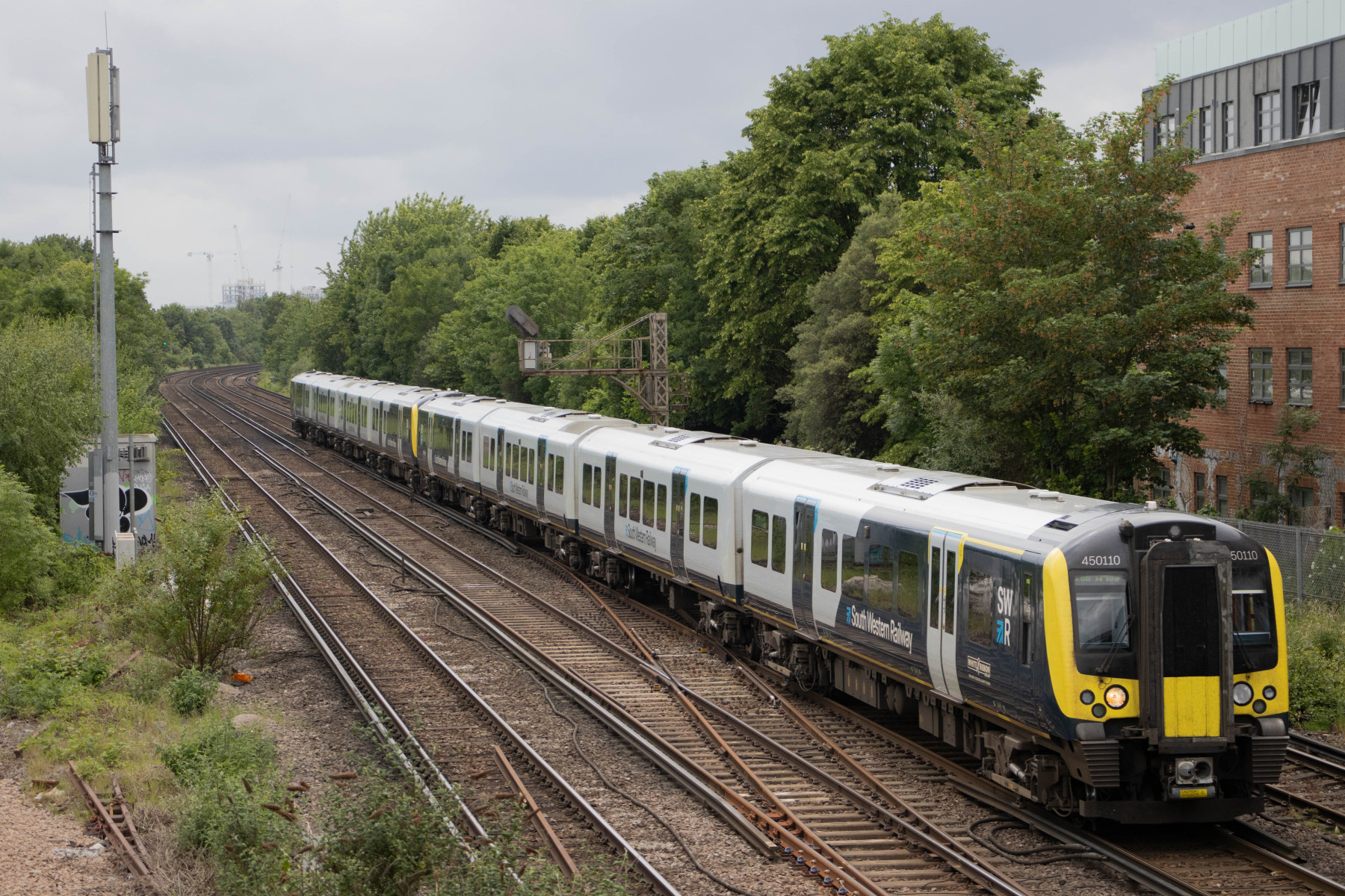 Photo of 450110 at Wimbledon West Junction — trainlogger