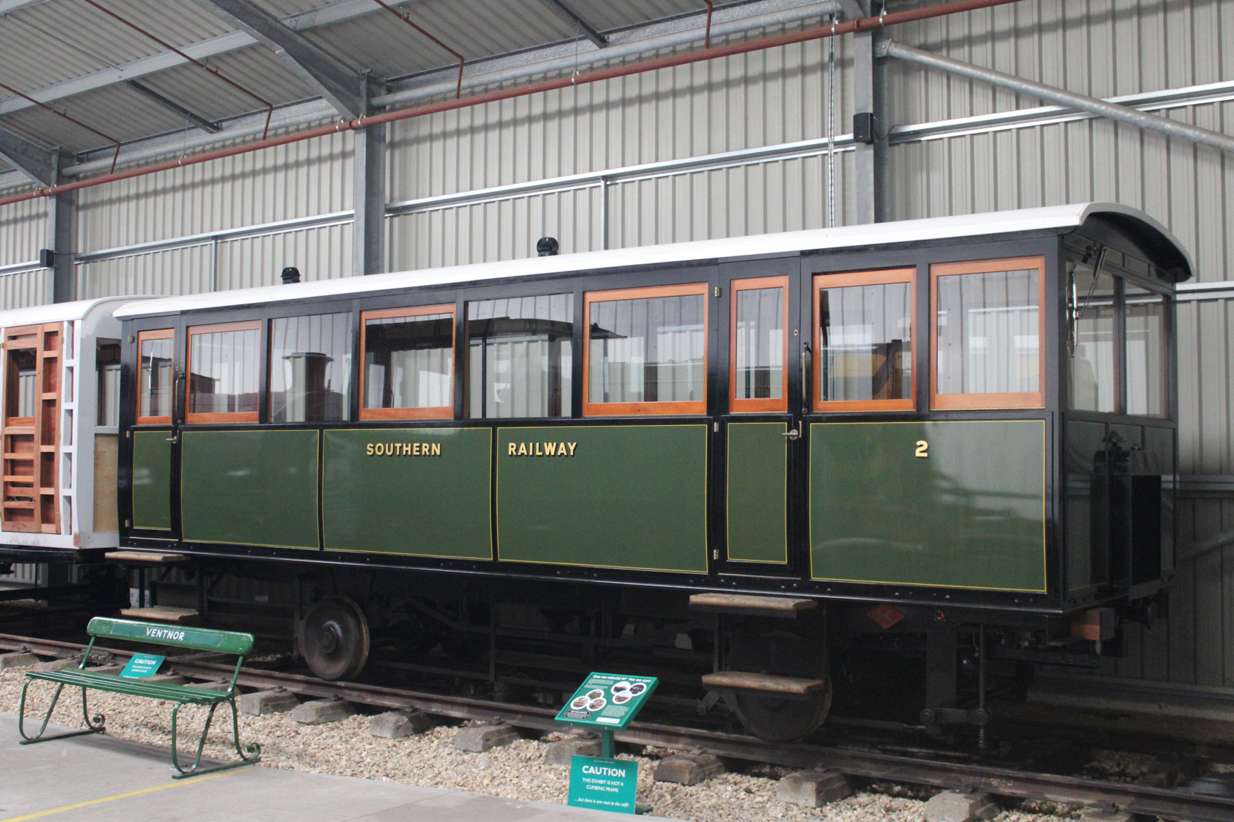 Photo of Railcar 2 at Isle of Wight Steam Railway - Train Story ...