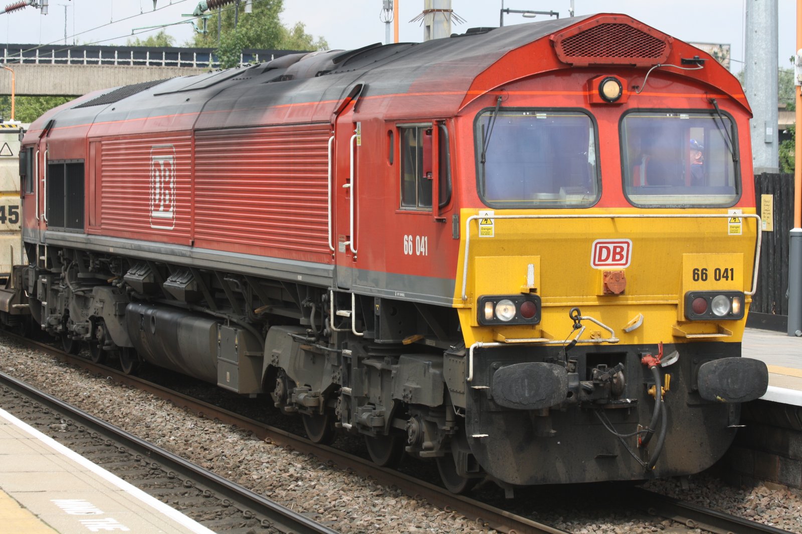 Photo of 66041 at bescot stadium+yard — trainlogger