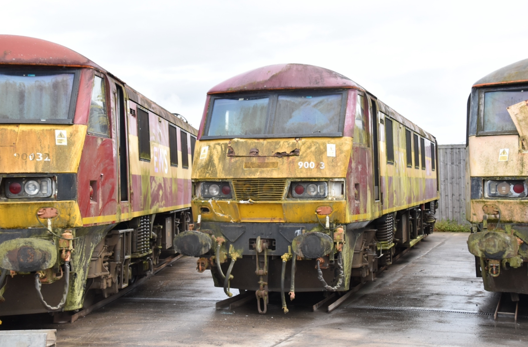 Photo of 90023 at Sandbach Car & Commercial Dismantlers — trainlogger