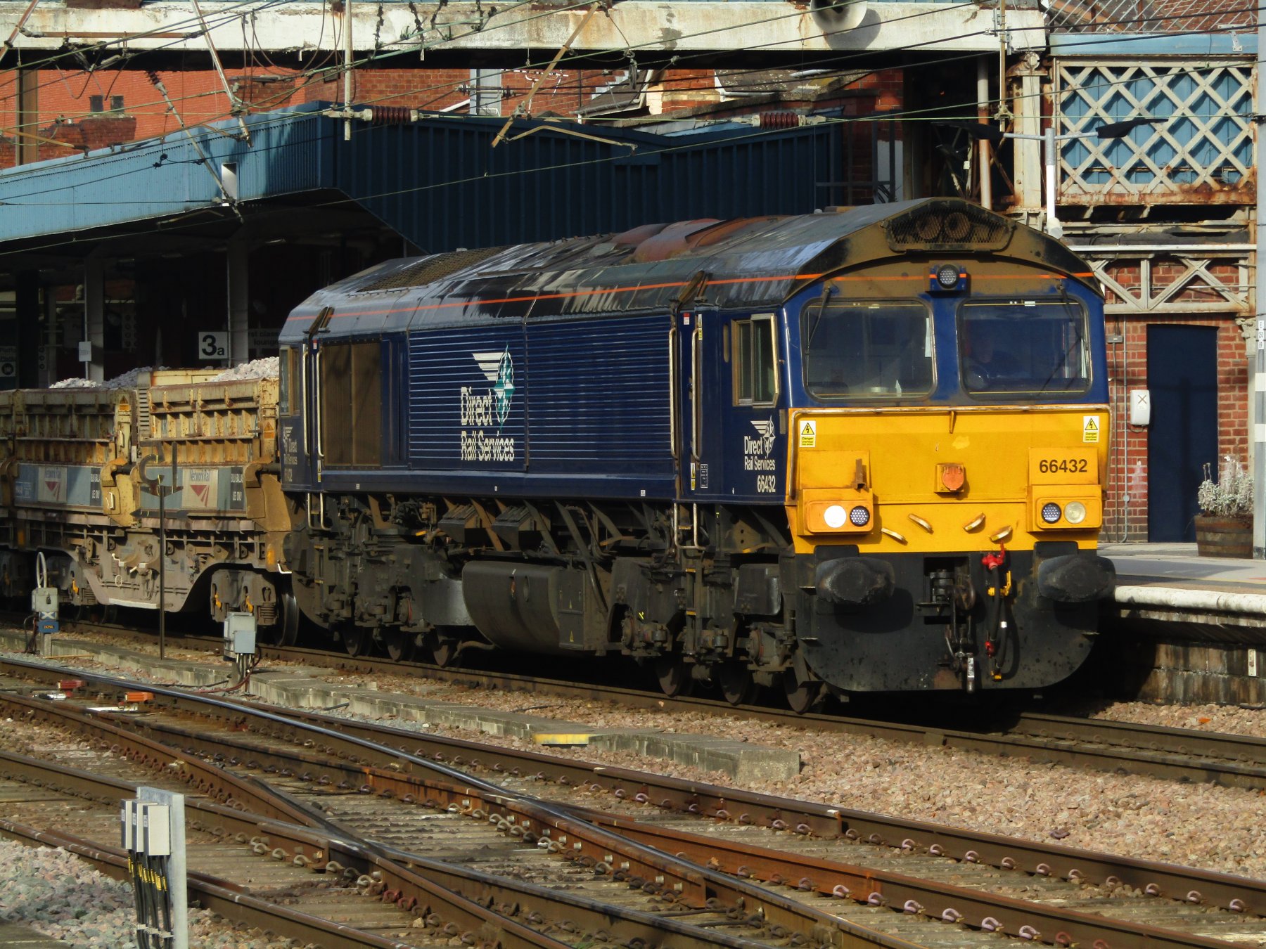 Photo of 66432 at Doncaster — trainlogger