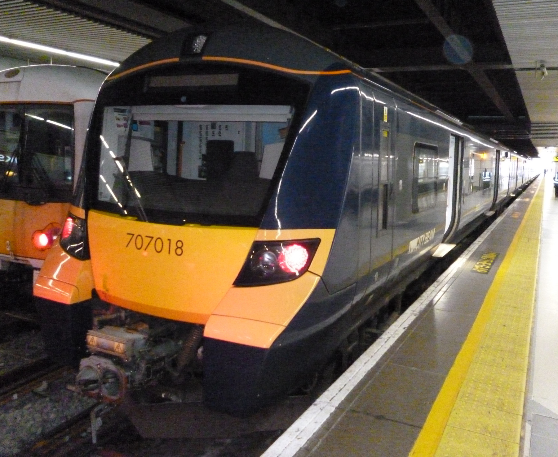 Photo of 707018 at London Cannon Street — trainlogger