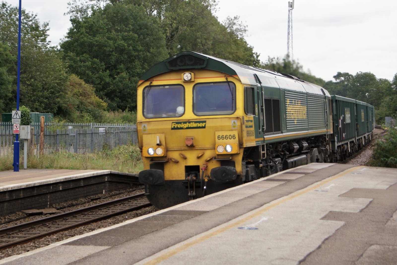 Photo of 66606 at Hatton — trainlogger