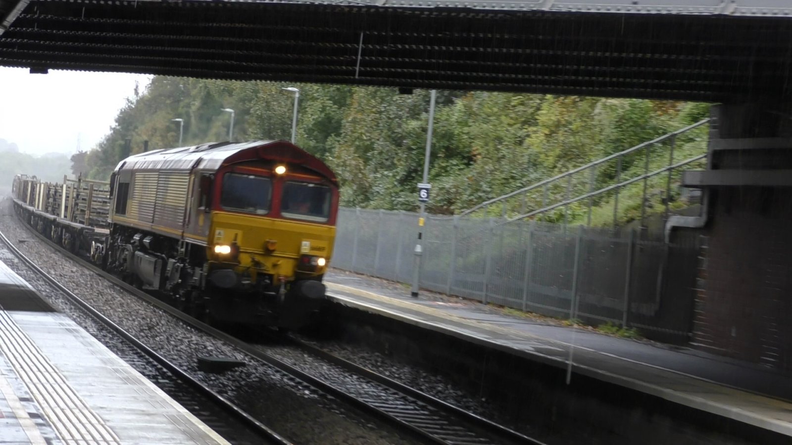 Photo of 66169 at Keynsham — trainlogger