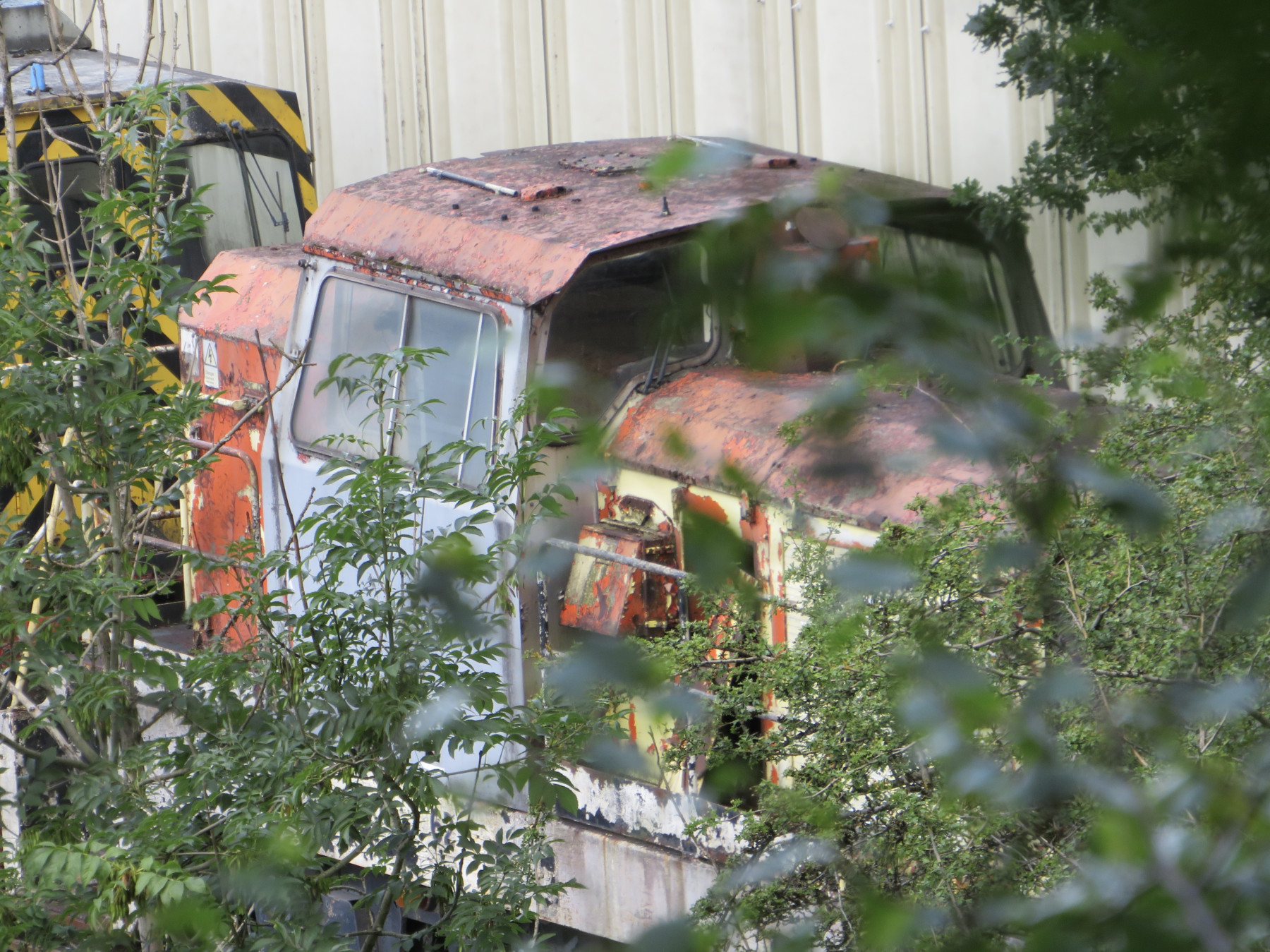 Photo of TH V316 at Hope Cement Works — trainlogger