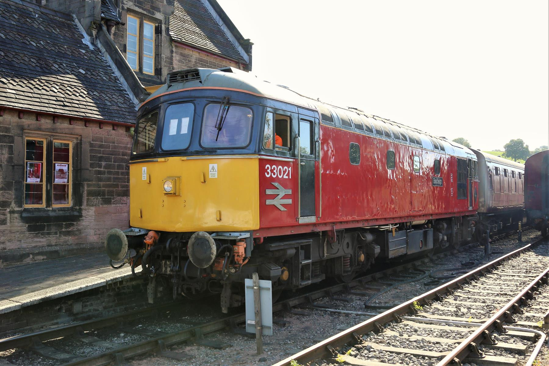 Photo of 33021 at Churnet Valley Railway - Cheddleton — trainlogger