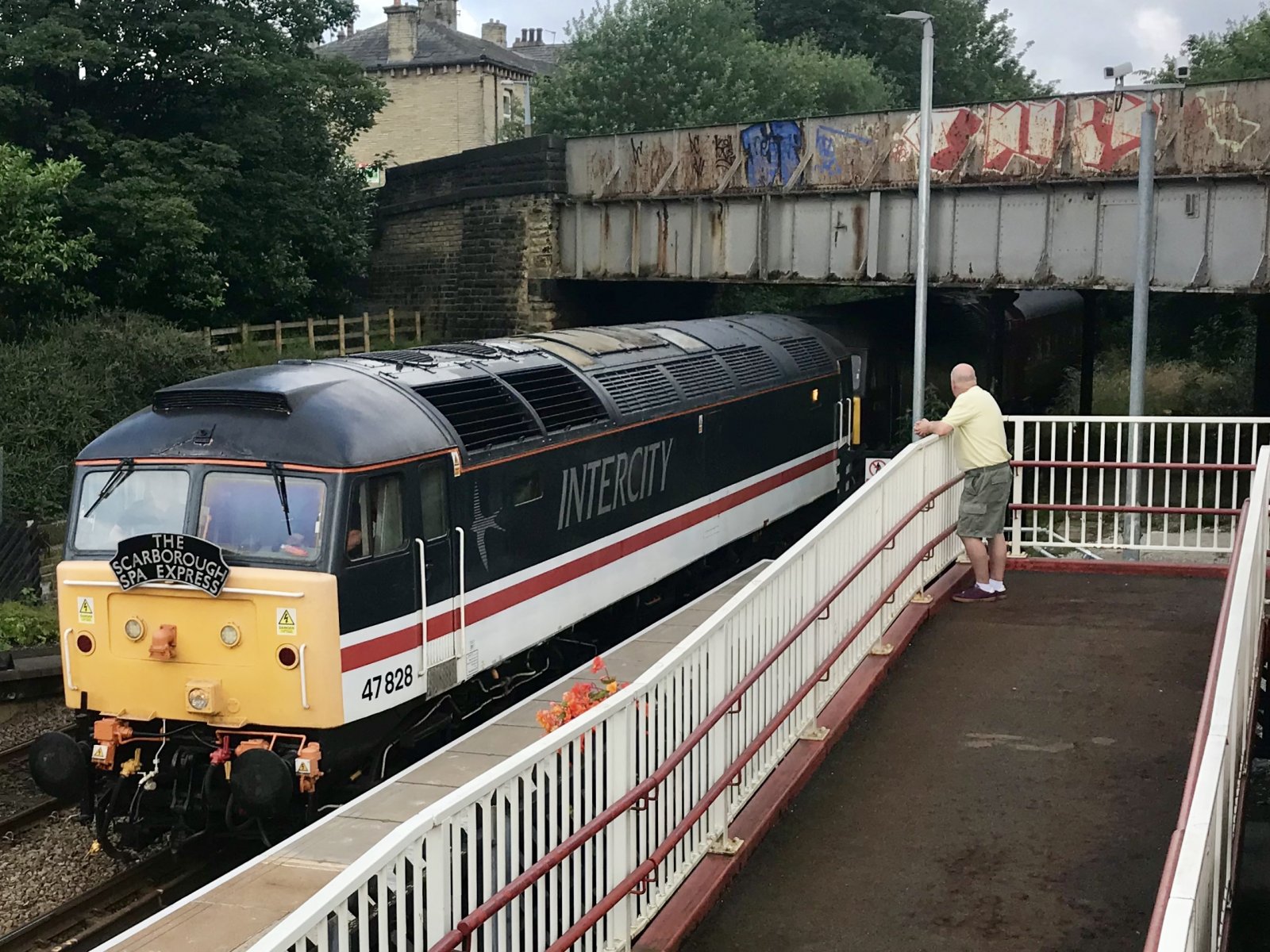 Photo of 47828 at Brighouse — trainlogger