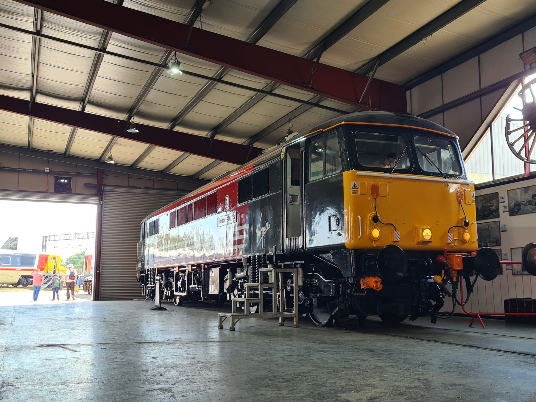 Photo of 87035 at Crewe Heritage Centre — trainlogger
