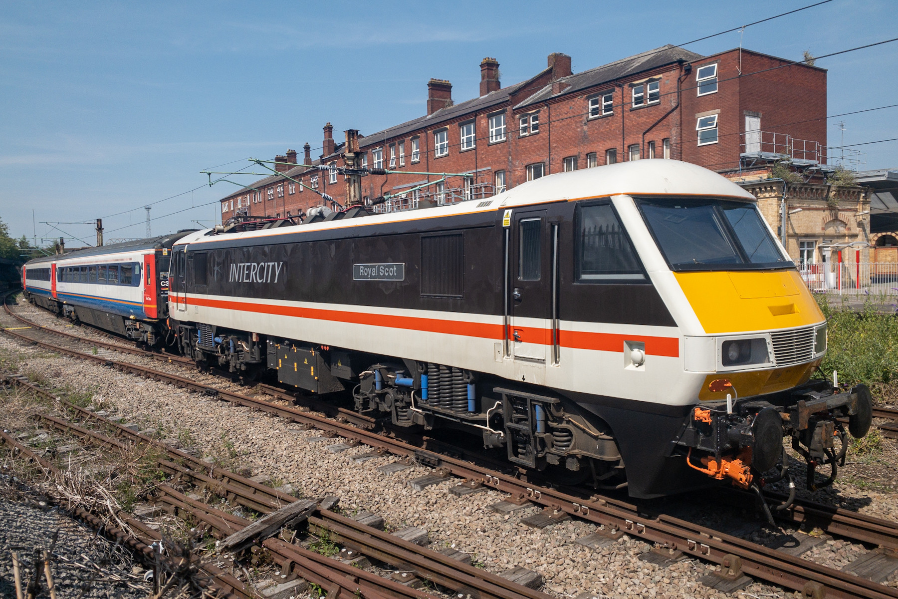 Photo of 90001 at Crewe Horse Landing — trainlogger