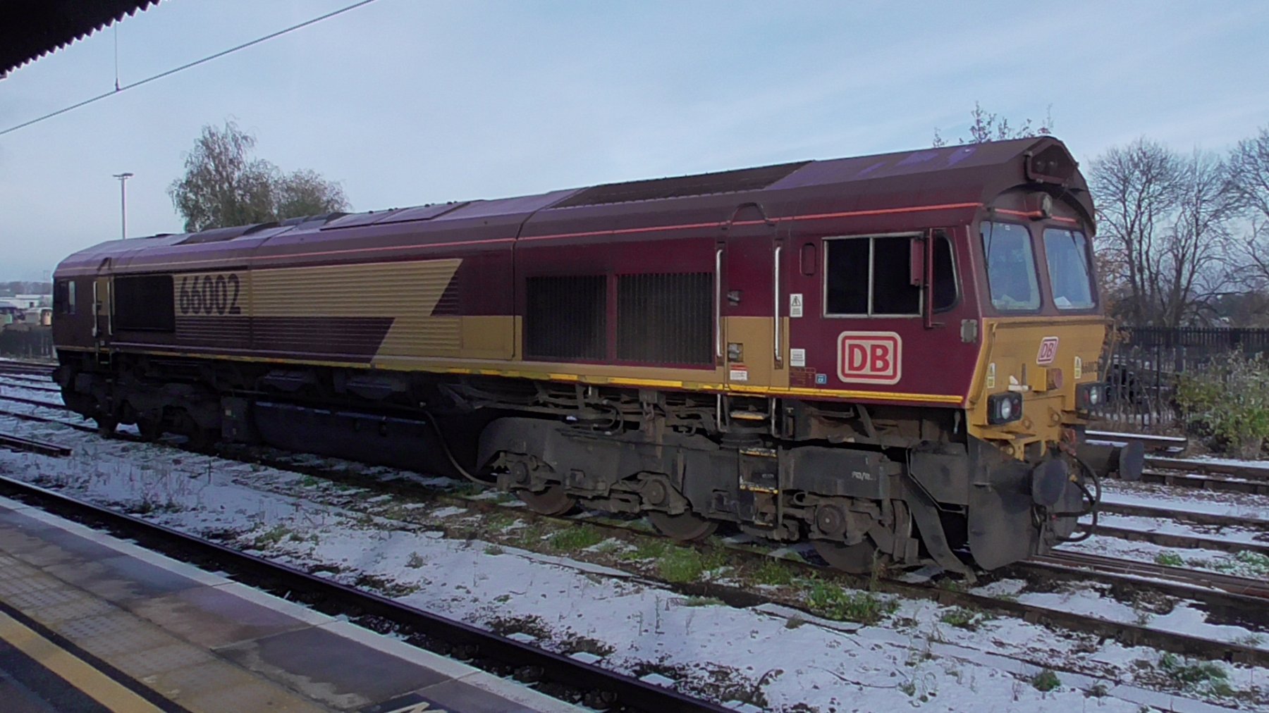 Photo of 66002 at Didcot Parkway — trainlogger