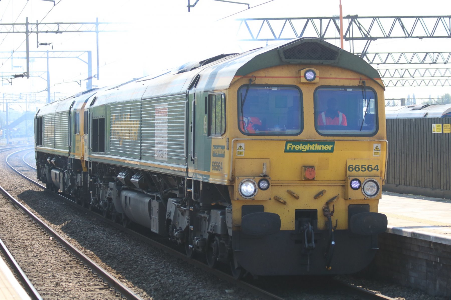 Photo of 66564 at bescot stadium+yard — trainlogger
