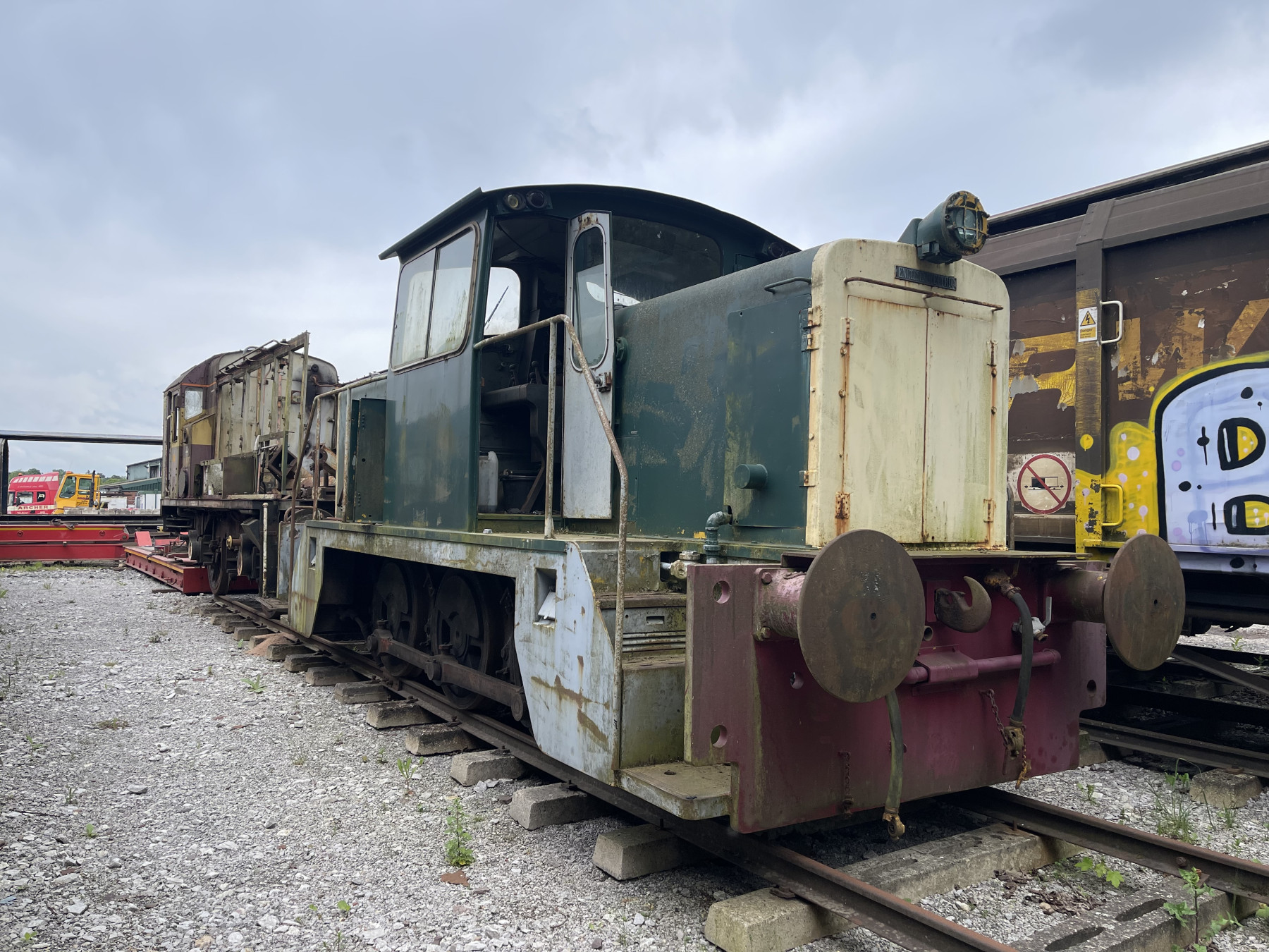 Photo of EEV 3870 at Wishaw - Railway Support Services — trainlogger