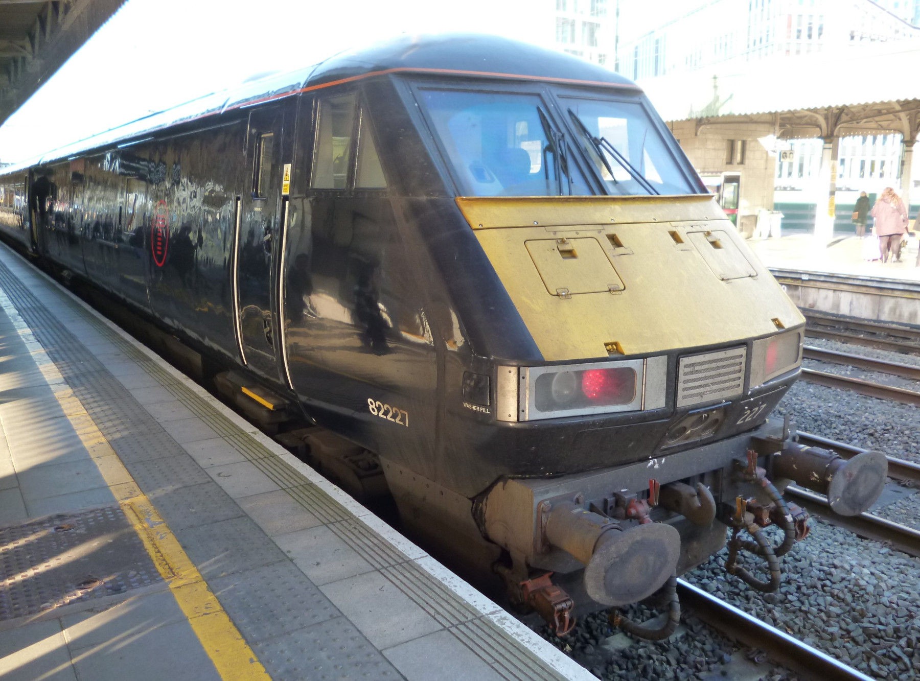 Photo of 82227 at Cardiff Central — trainlogger