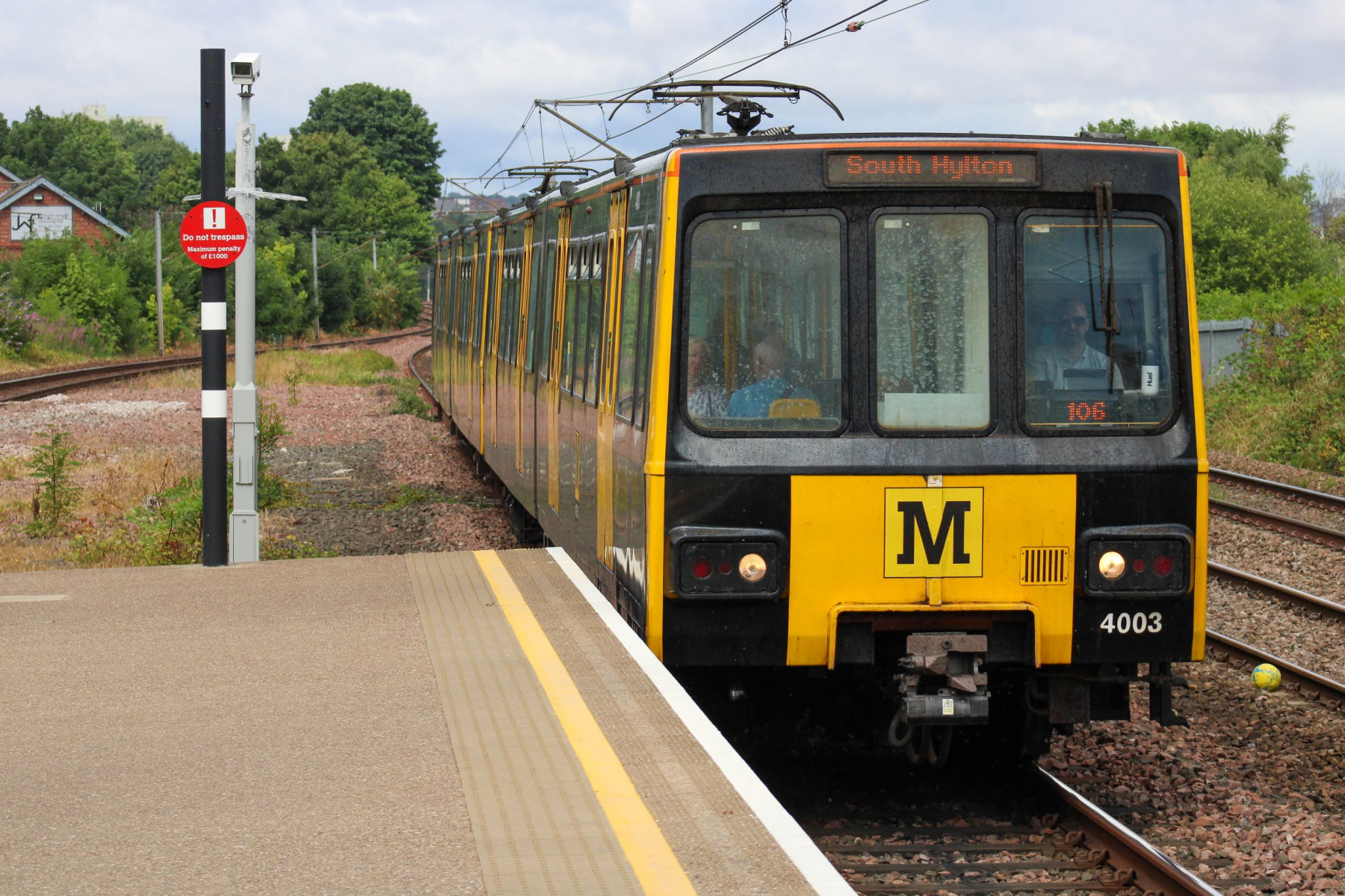 Photo of TW 4003 at Felling (Tyne & Wear Metro) — trainlogger