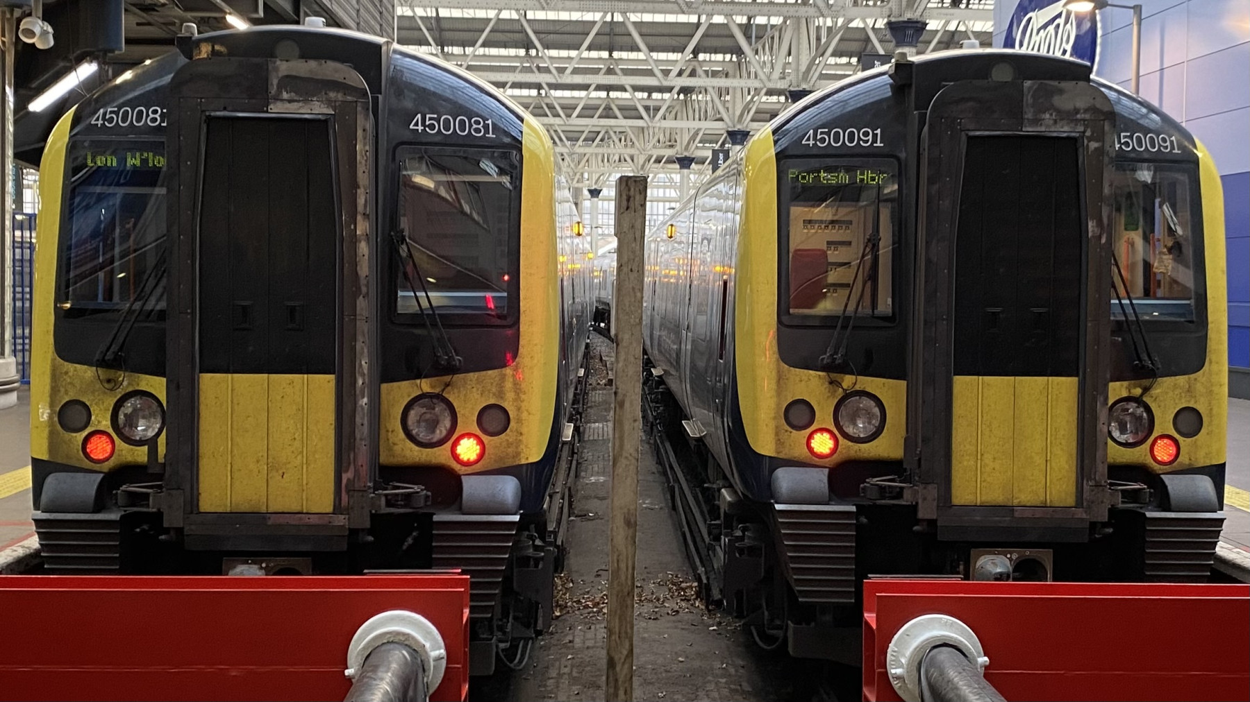 Photo of 450081 and 450091 at London Waterloo — trainlogger