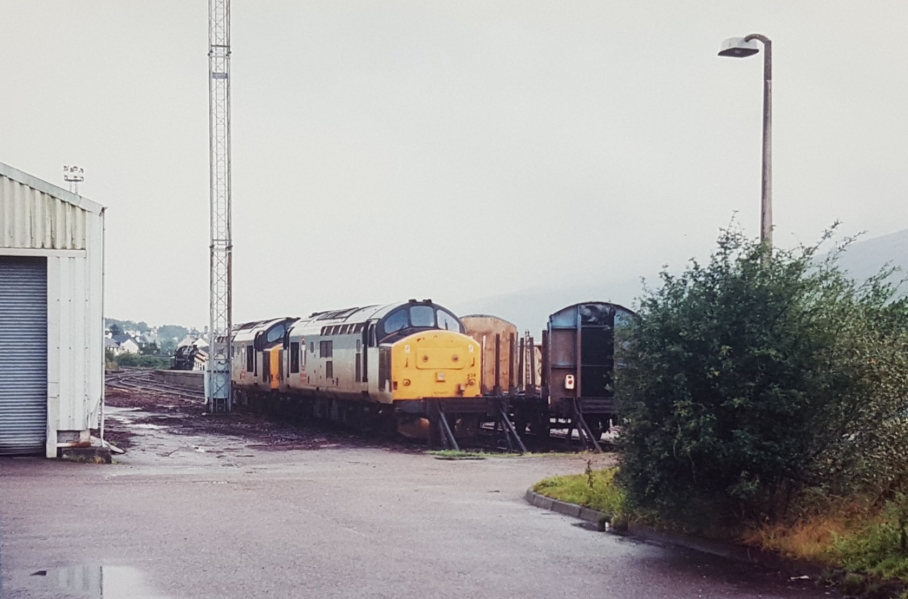 Photo of 37424 and 37409 at Fort William — trainlogger