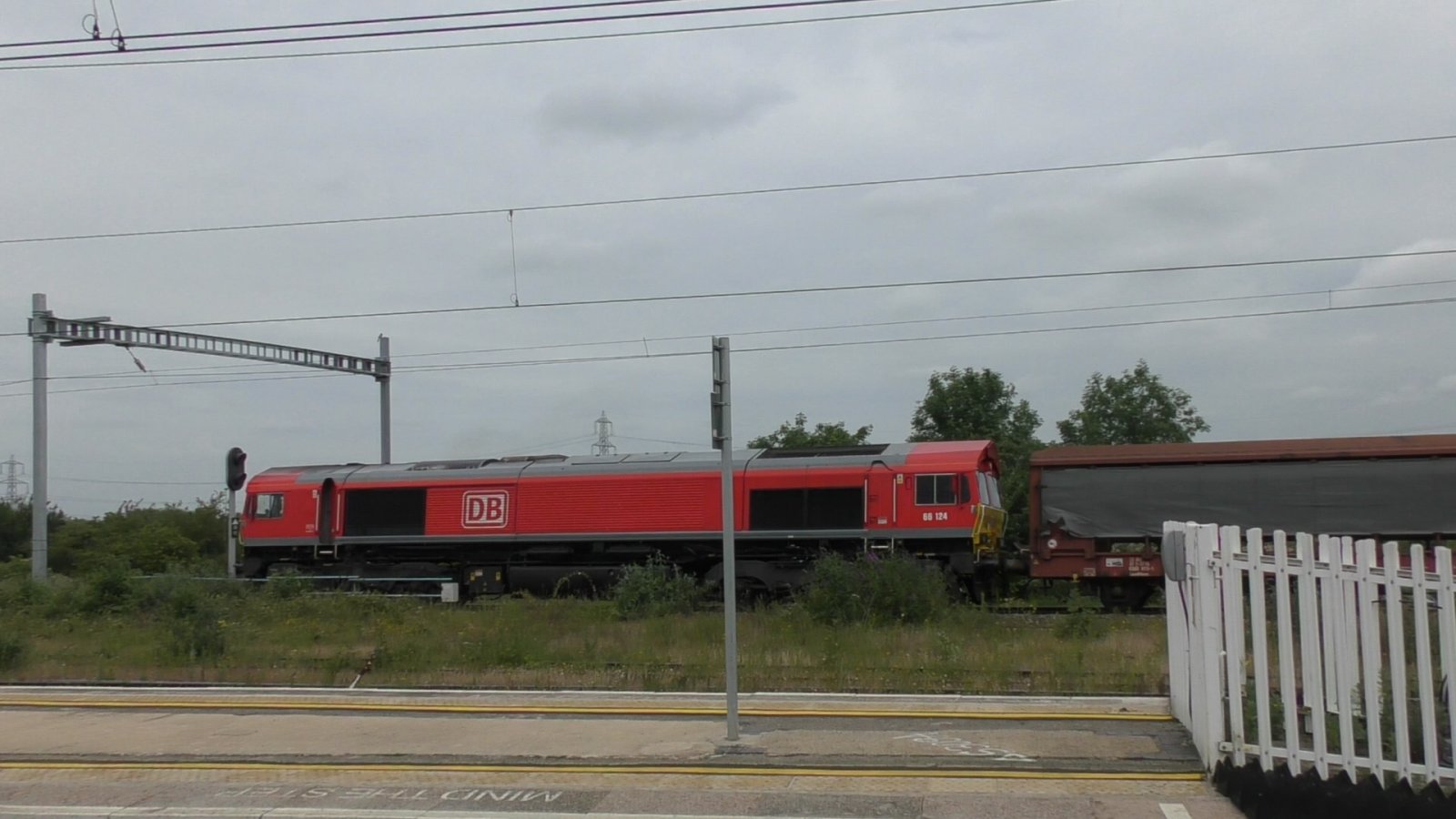 Photo of 66124 at Didcot Parkway — trainlogger