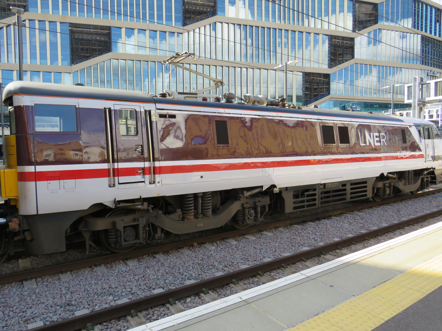 Photo of 91106 at London Kings Cross — trainlogger
