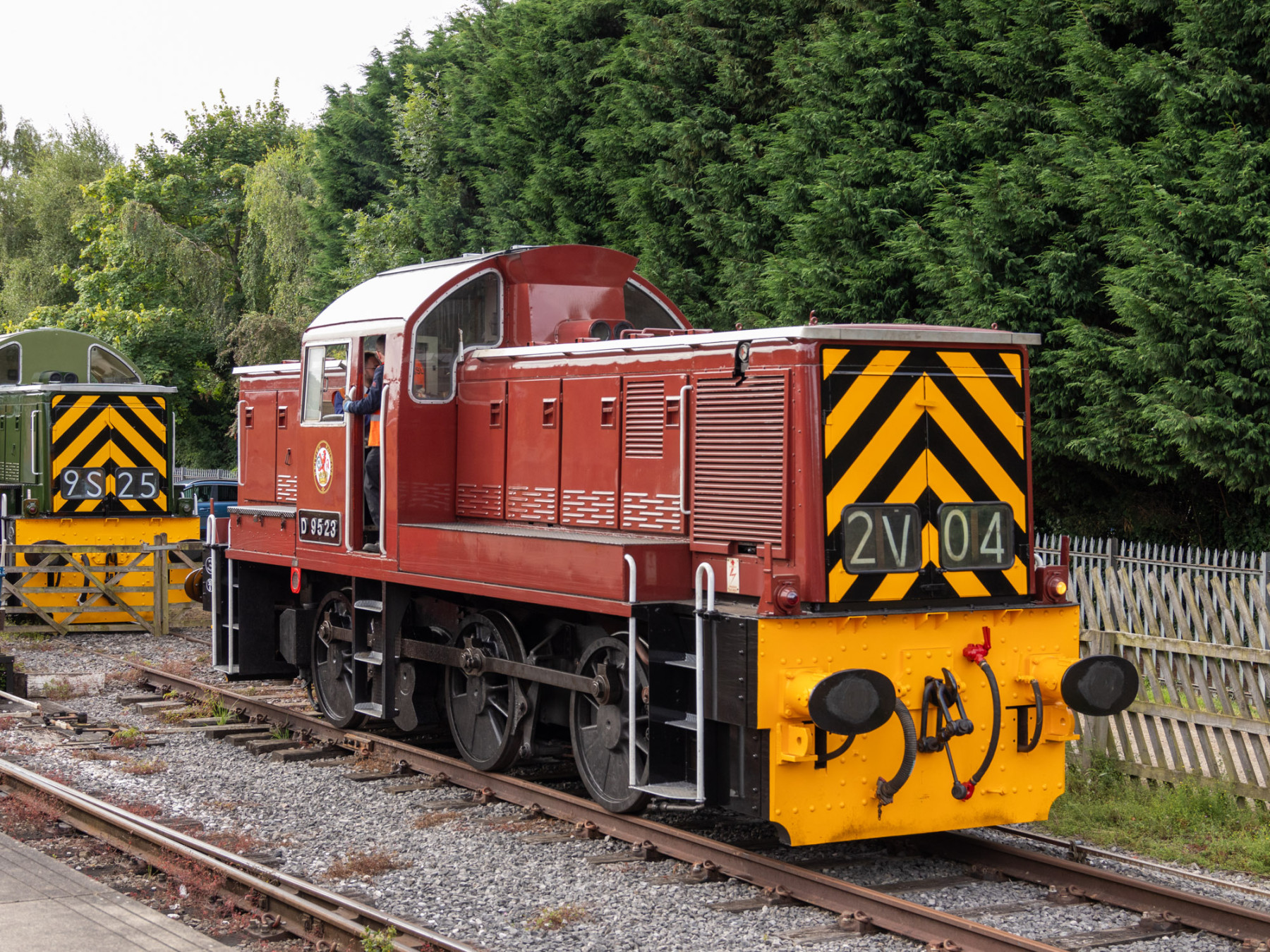 Photo of D9523 at Ecclesbourne Valley Railway - Duffield — trainlogger