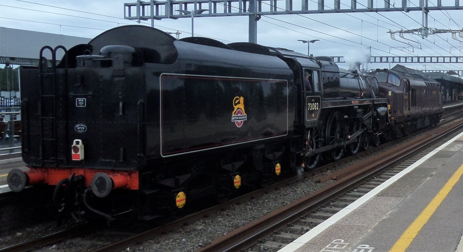 Photo of 73082 steam and 37668 at Didcot — trainlogger