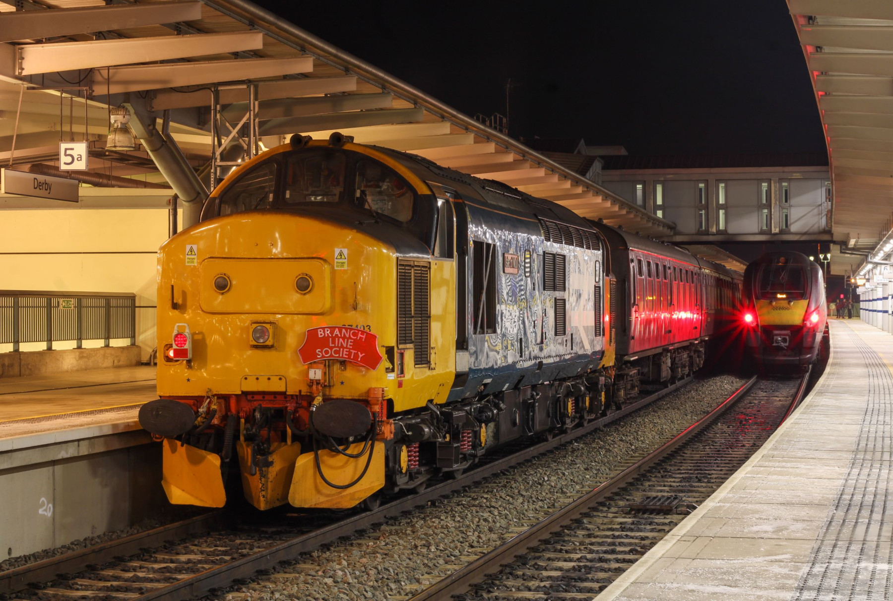 Photo of 37403 at Derby — trainlogger