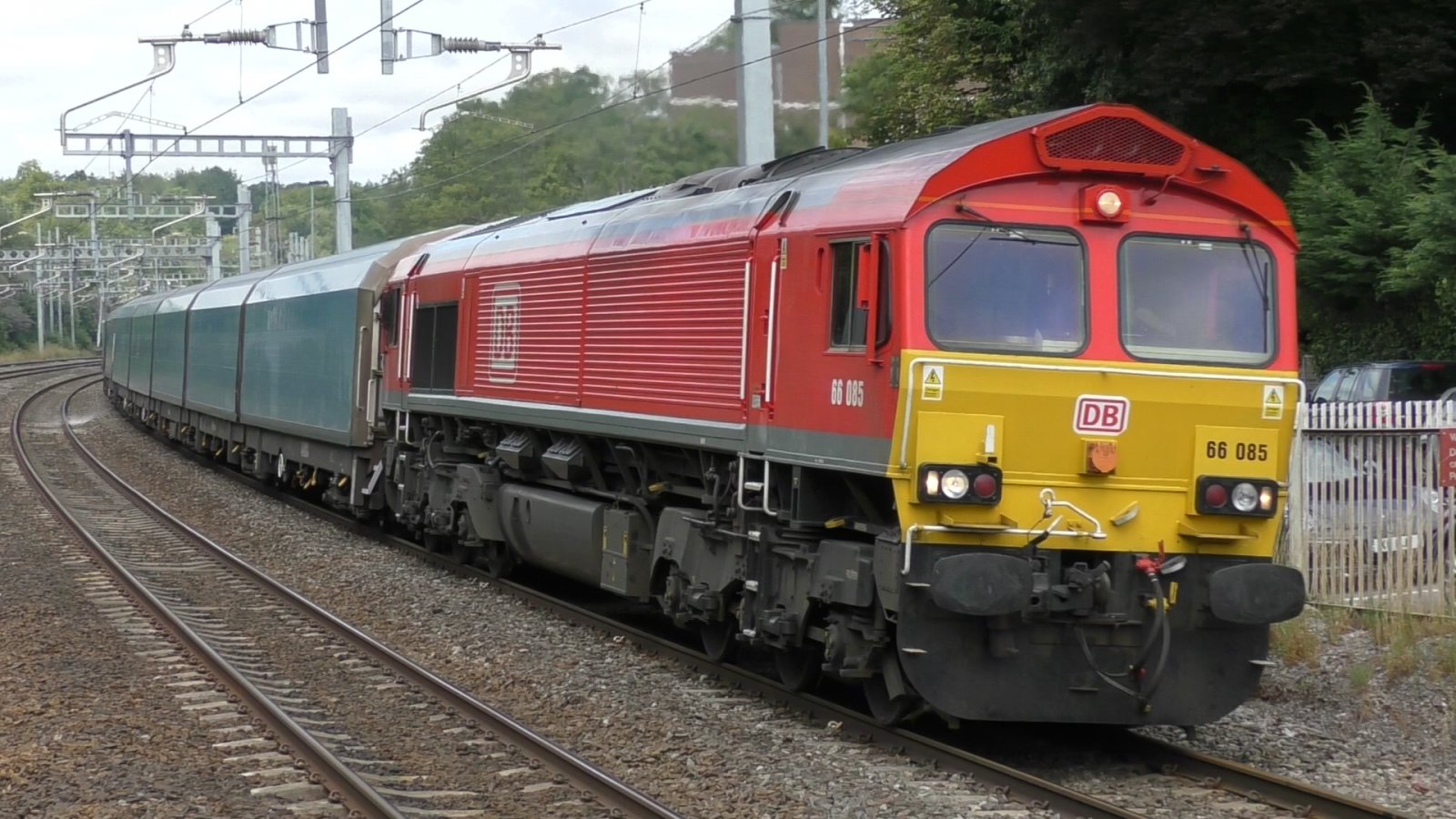 Photo of 66085 at Pangbourne — trainlogger