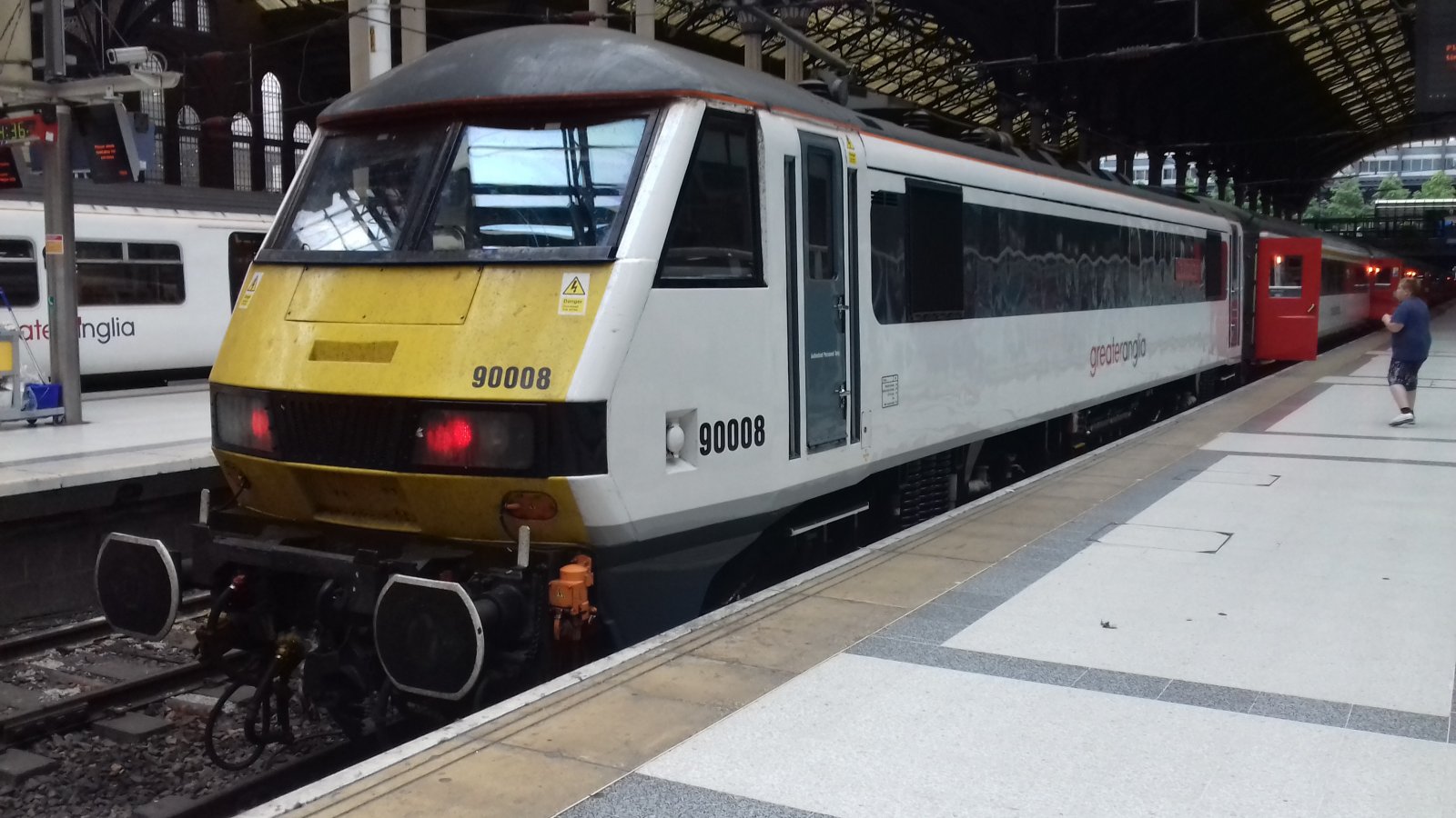 Photo of 90008 at London Liverpool Street — trainlogger