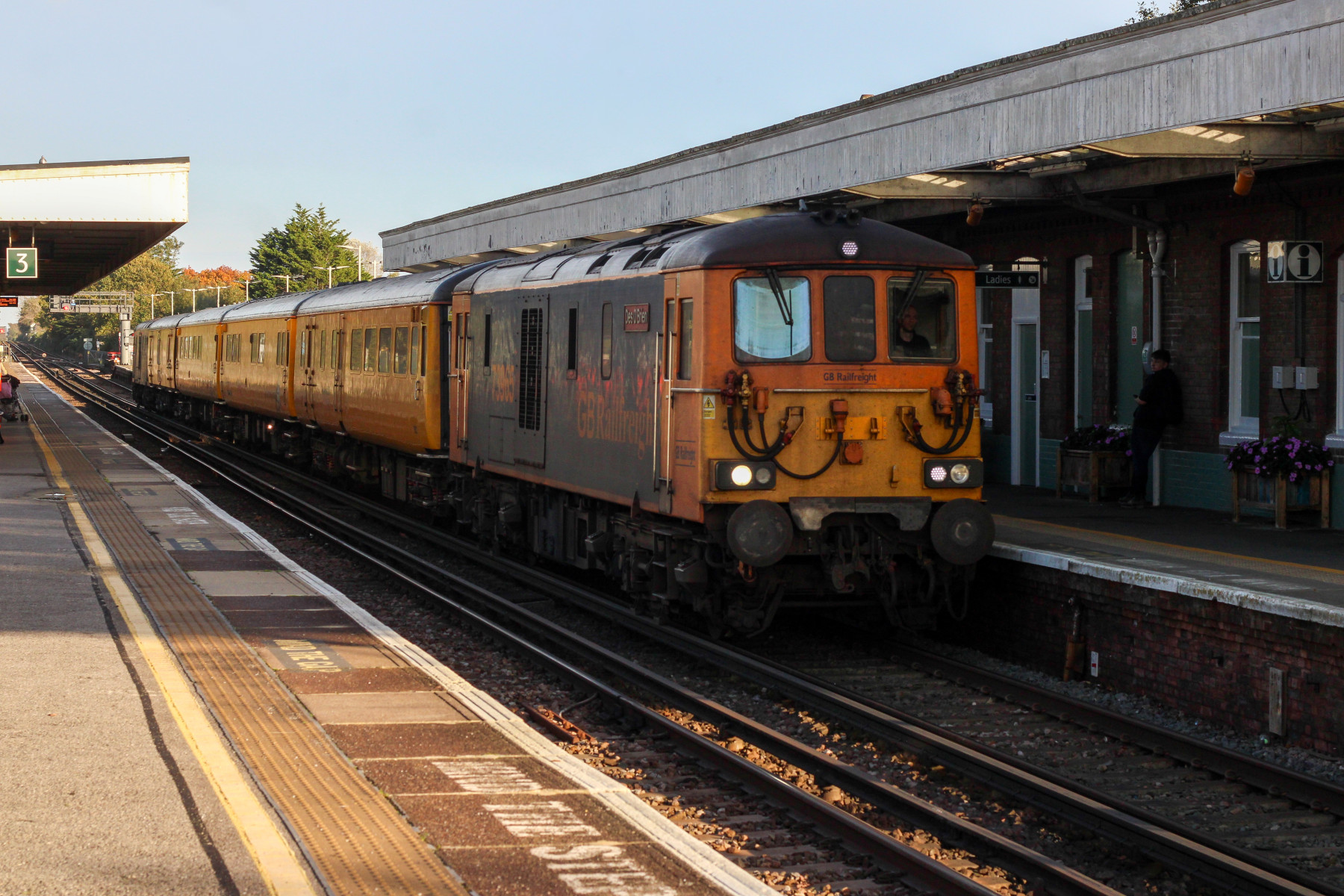 Photo of 73965 at Barnham — trainlogger