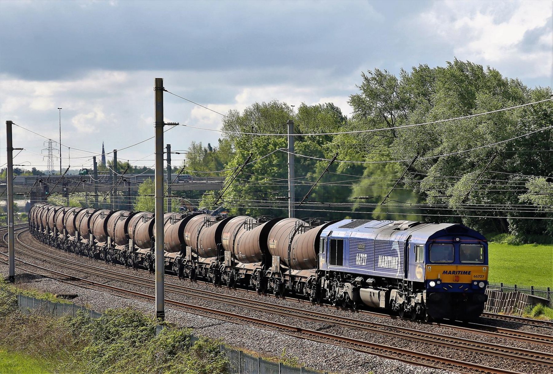Photo of 66727 at Winwick — trainlogger